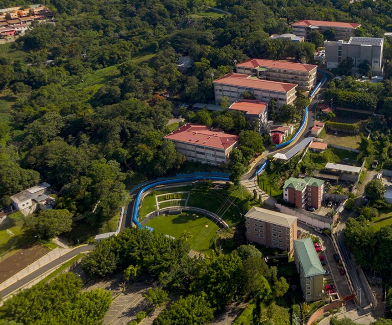 Historia - Universidad Evangélica de El Salvador