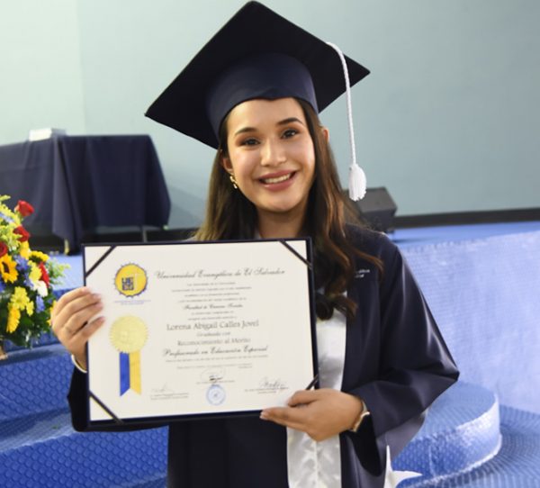 GRADUADOS CON HONORES CENTESIMA GRADUACIÓN - Universidad Evangélica de ...